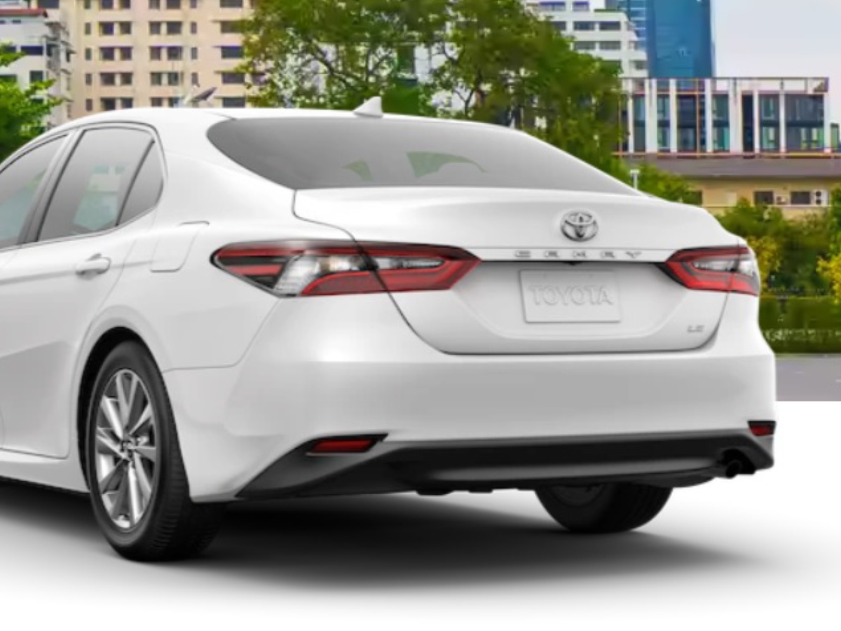 Toyota Camry 2023 models and trims, prices and specifications in UAE | Autopediame